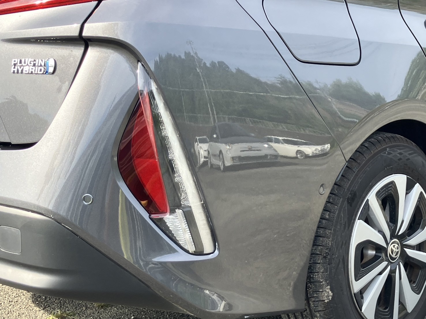 プリウス PHV | 川西市で車の修理なら株式会社カーメイクフクニシグループ